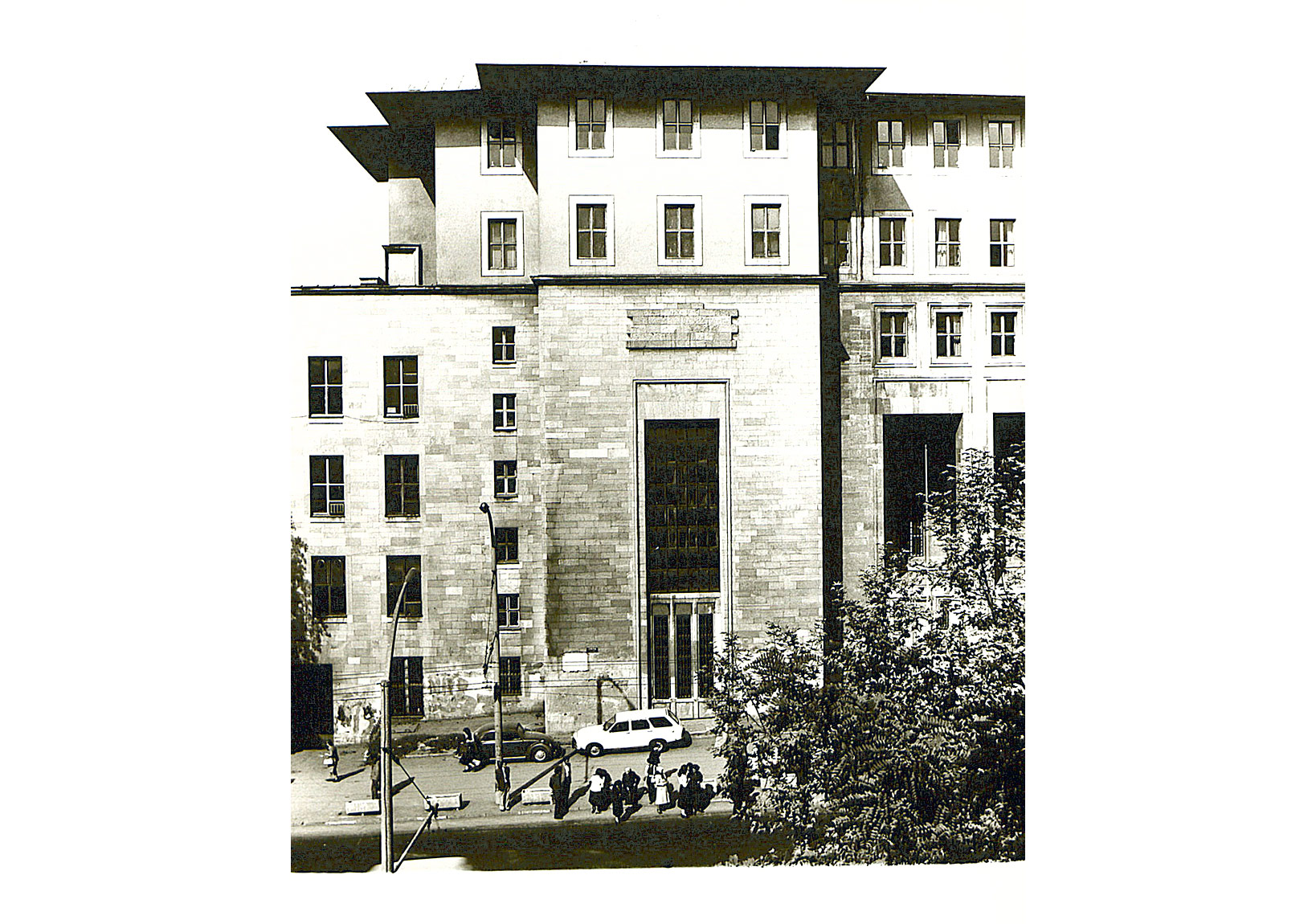 SALT Araştırma Mimarlık ve Tasarım Arşivi'ne Kalebodur Desteği | Artful ...